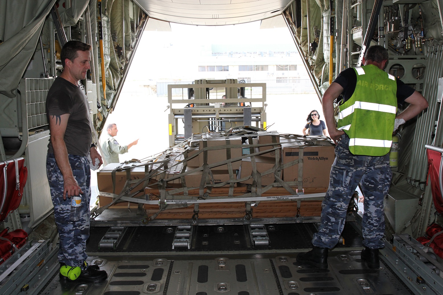 Telefomin Hospital receives medical equipment from the Australian High ...